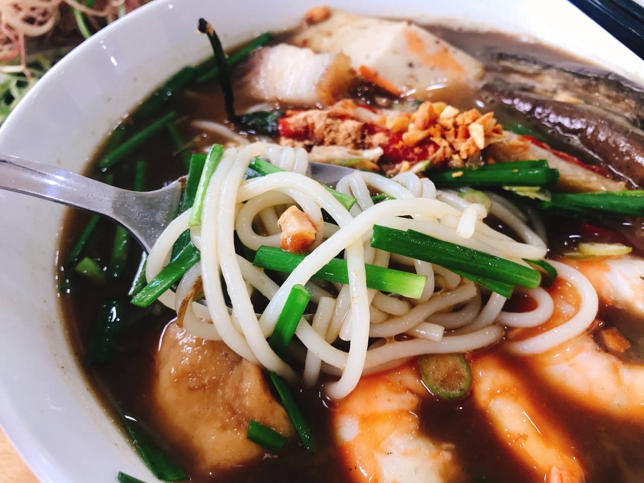 ホーチミンの麺料理少数派？ ~ Bun Mam Ngon So 1 | フードアナリストちぇりのホーチミンの美味いもん