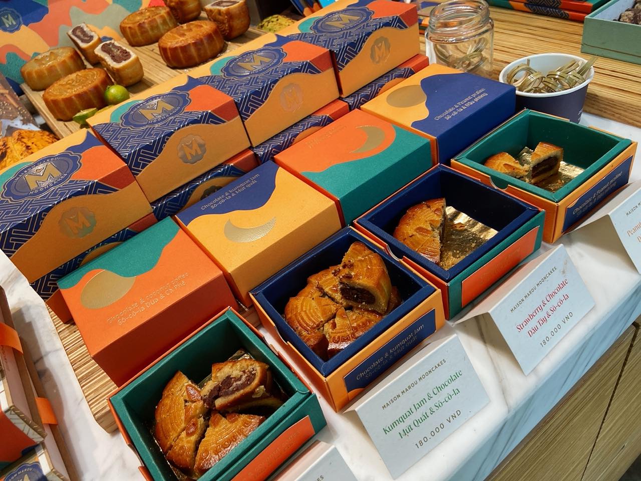 【ホーチミン】2025年 ムーンケーキも美味しいねー♪ ~ ！Maison Marou Thao Dien | フードアナリストちぇりの ...
