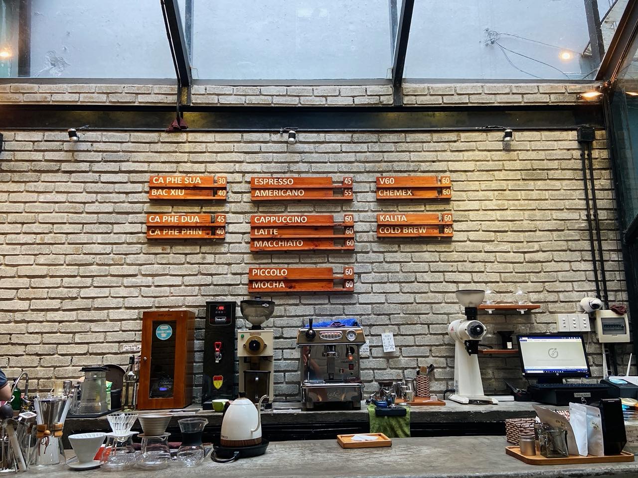 【Da Nang】ダナンのヘムは綺麗だけれどもDeep Inside！屋根裏間が楽しいガチカフェ ~ Brewman Coffee ...