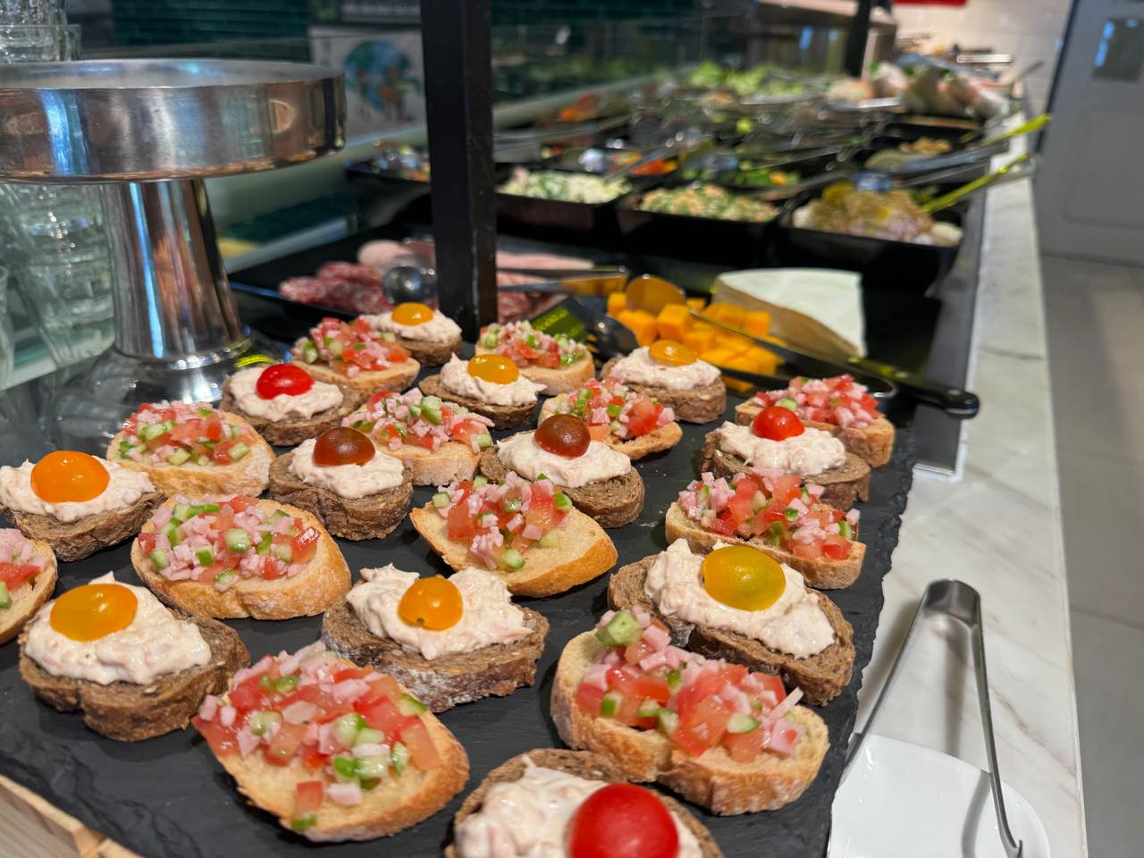 【Ho Chi Minh】初心に帰って昔よく食べてたサラダビュッフェのランチにGO！（テト休み表付き） ~ Annam Gourmet ...