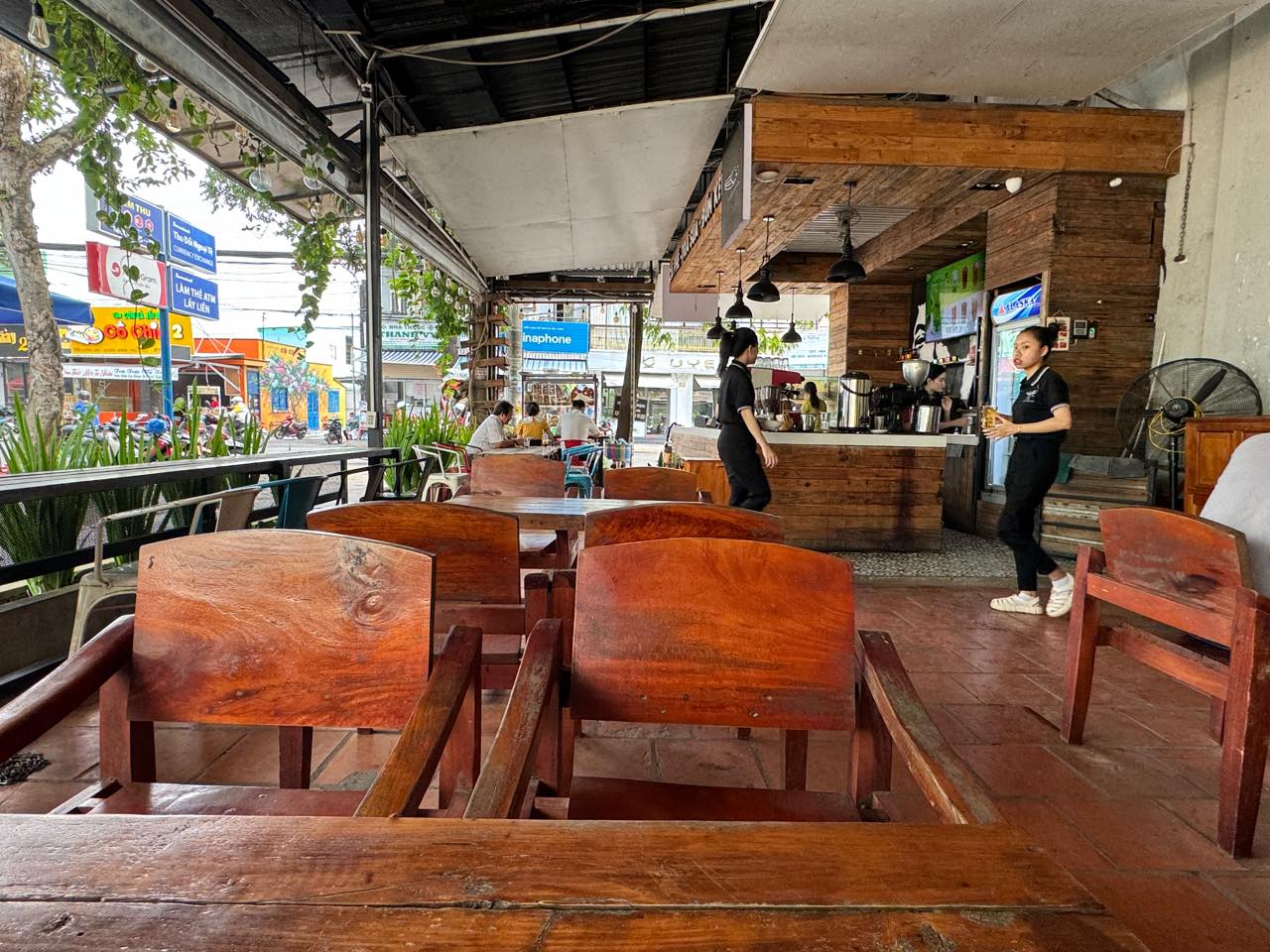 【Phu Quoc 西側】カフェで食べても美味しい Bun Ken、ここは1杯をシェアしやすくていいかも？ ~ Cao Coffee and ...