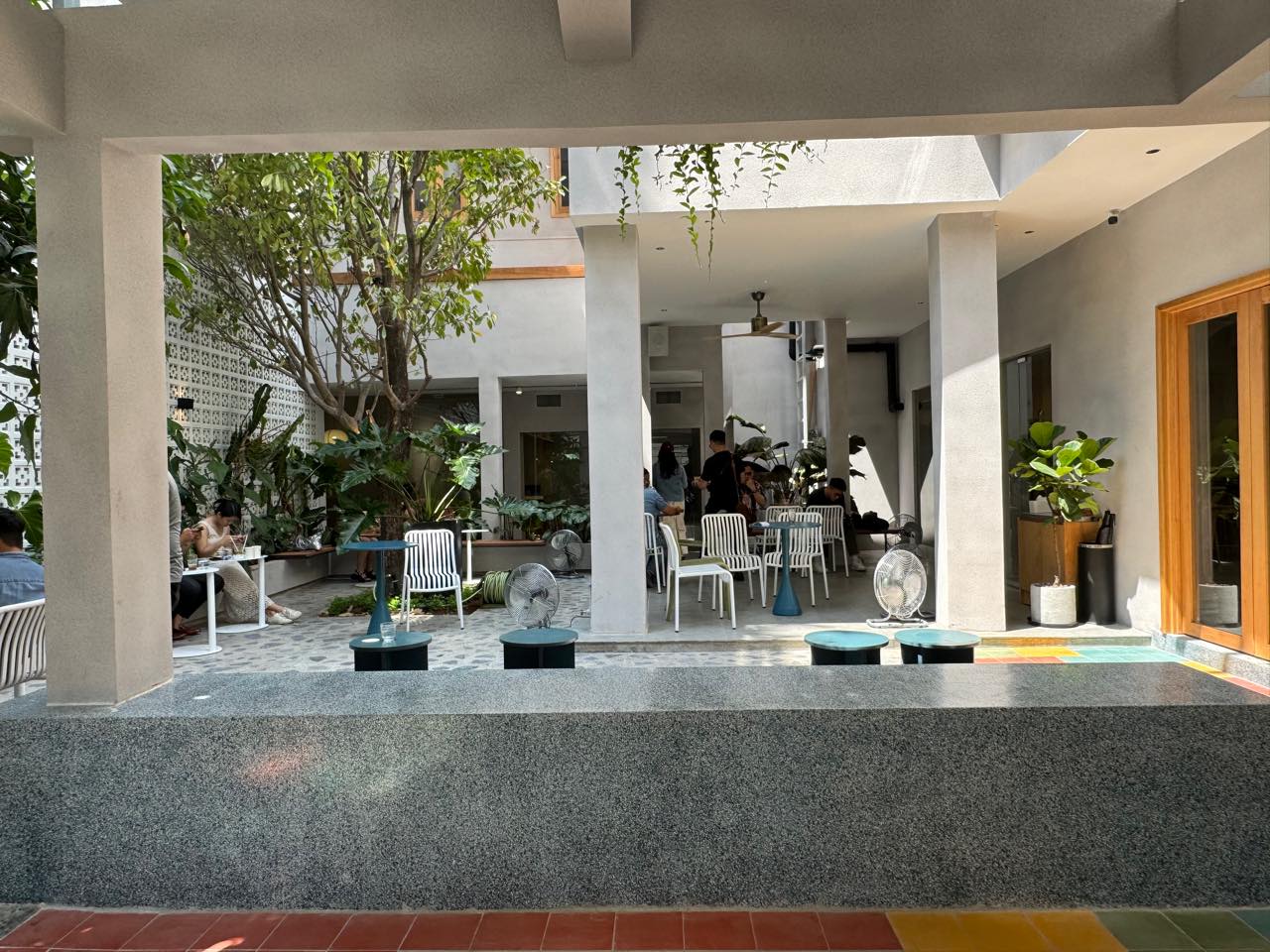 【Ho Chi Minh】最近のお気に入りカフェのスペシャルコーヒーとSu kem！~ Every Half Coffee – Ngo Van ...
