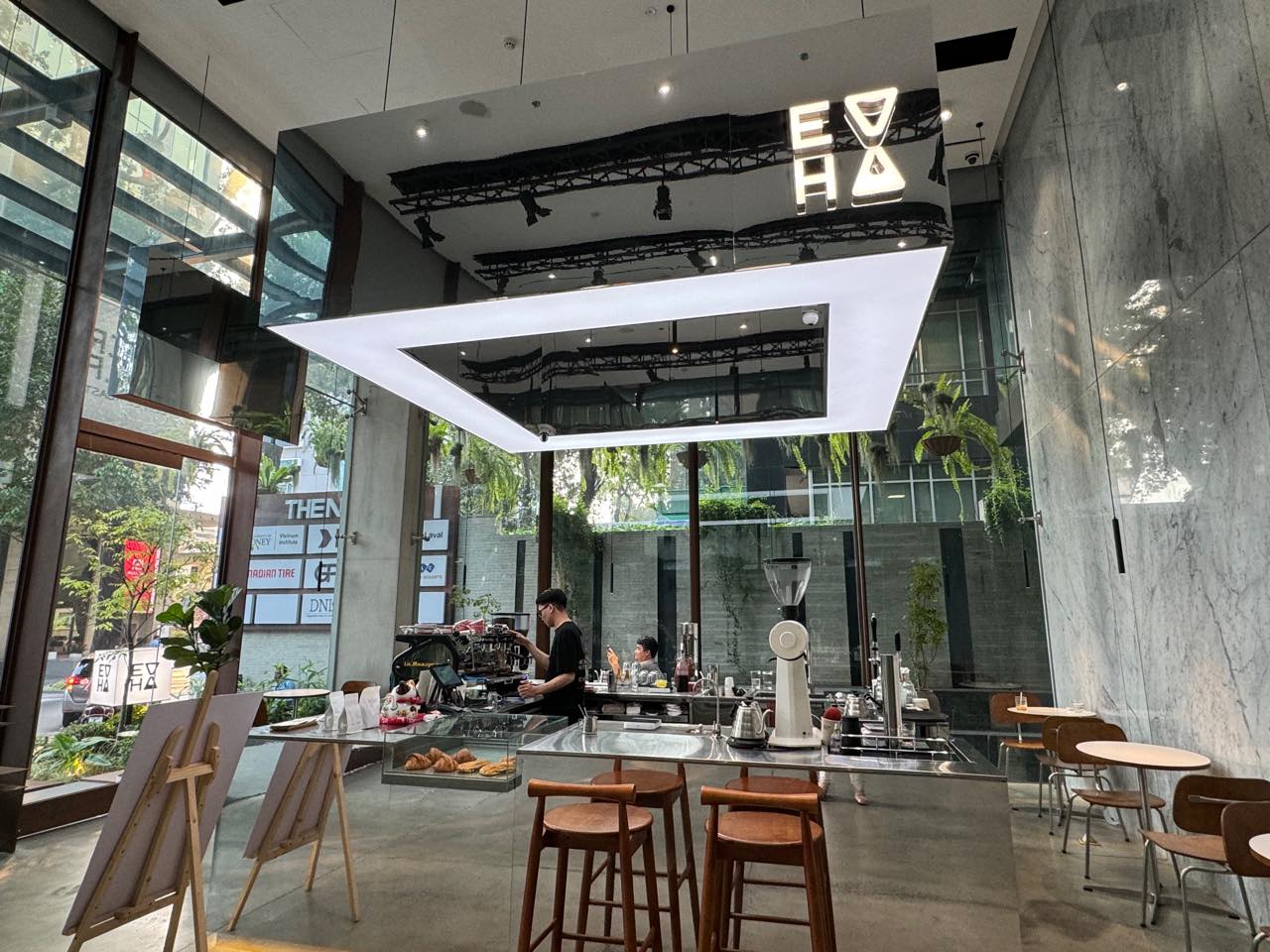 【Ho Chi Minh】急速拡大してるカフェ？で美味しいペストリーとカボチャ ラテ？！ ~ Every Half Coffee ...