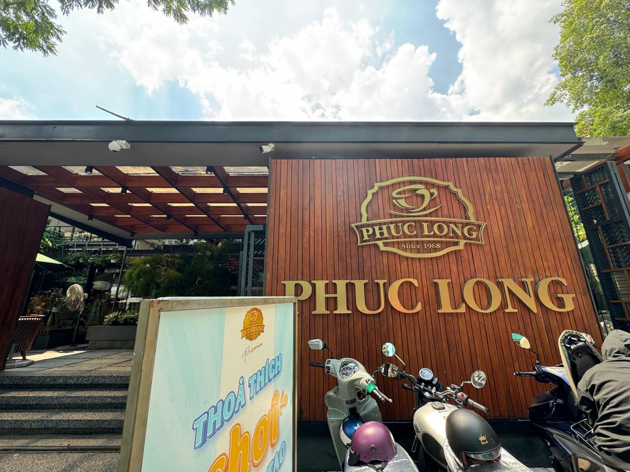 【Ho Chi Minh】プレエミアムは伊達じゃない！ここは観光スポットと捉えて良いのでは？ ~ Phuc Long Premium ...