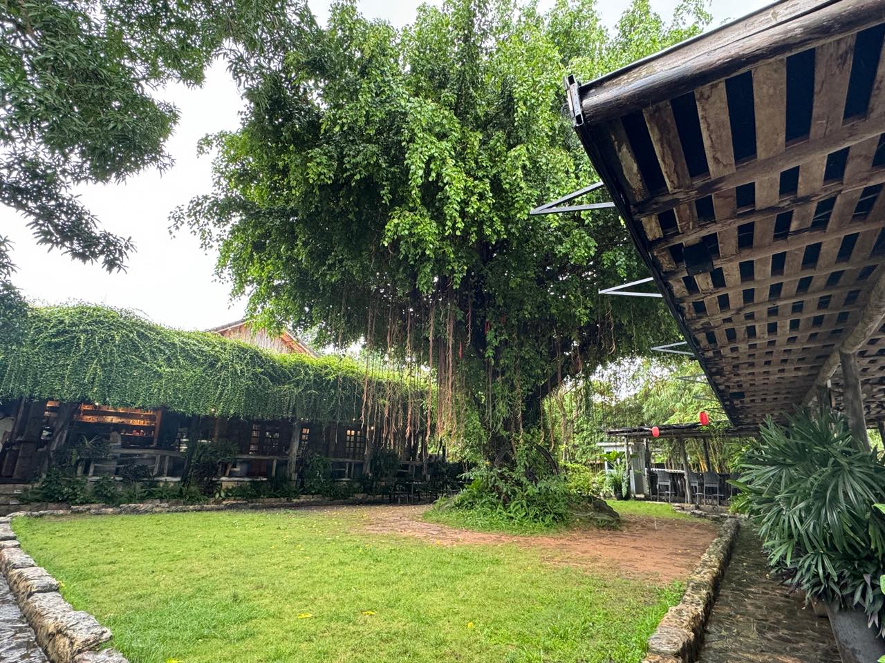 【Phu Quoc 西側】ローカルカフェかと思いきやエアコン完備の古城のようなデザインのカフェ！ ~ AnBa Cafe | フードアナリスト ...