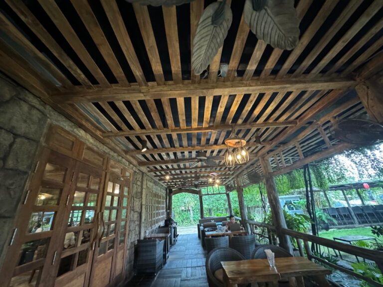 【Phu Quoc 西側】ローカルカフェかと思いきやエアコン完備の古城のようなデザインのカフェ！ ~ AnBa Cafe | フードアナリスト ...