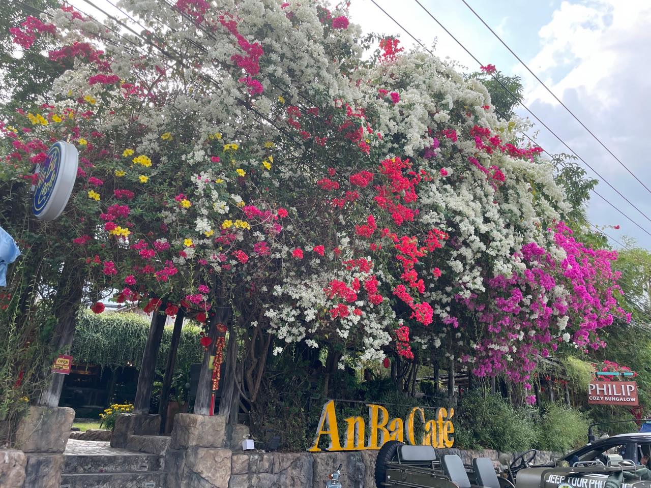 【Phu Quoc 西側】ローカルカフェかと思いきやエアコン完備の古城のようなデザインのカフェ！ ~ AnBa Cafe | フードアナリスト ...