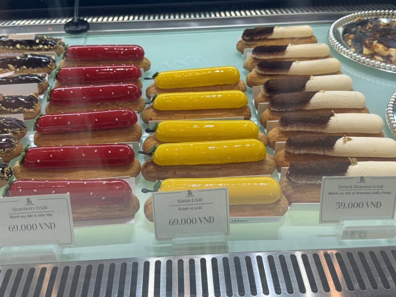 【Da Nang】ビーチ近くの角地にある目立つ大型映えパンカフェですが… ~ Bread & Butter Bakery | フードアナリスト ...