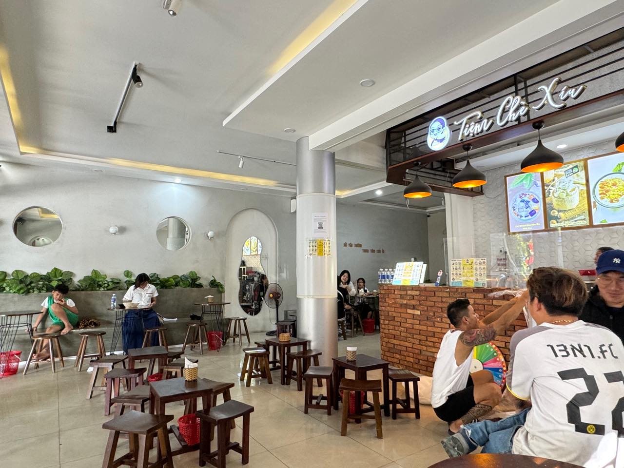 【Hoi An】むちゅぷる豆腐が美味しい♪エアコンスペースでローカル気分晴 ~ Tiem Che Xiu | フードアナリストちぇりの ...