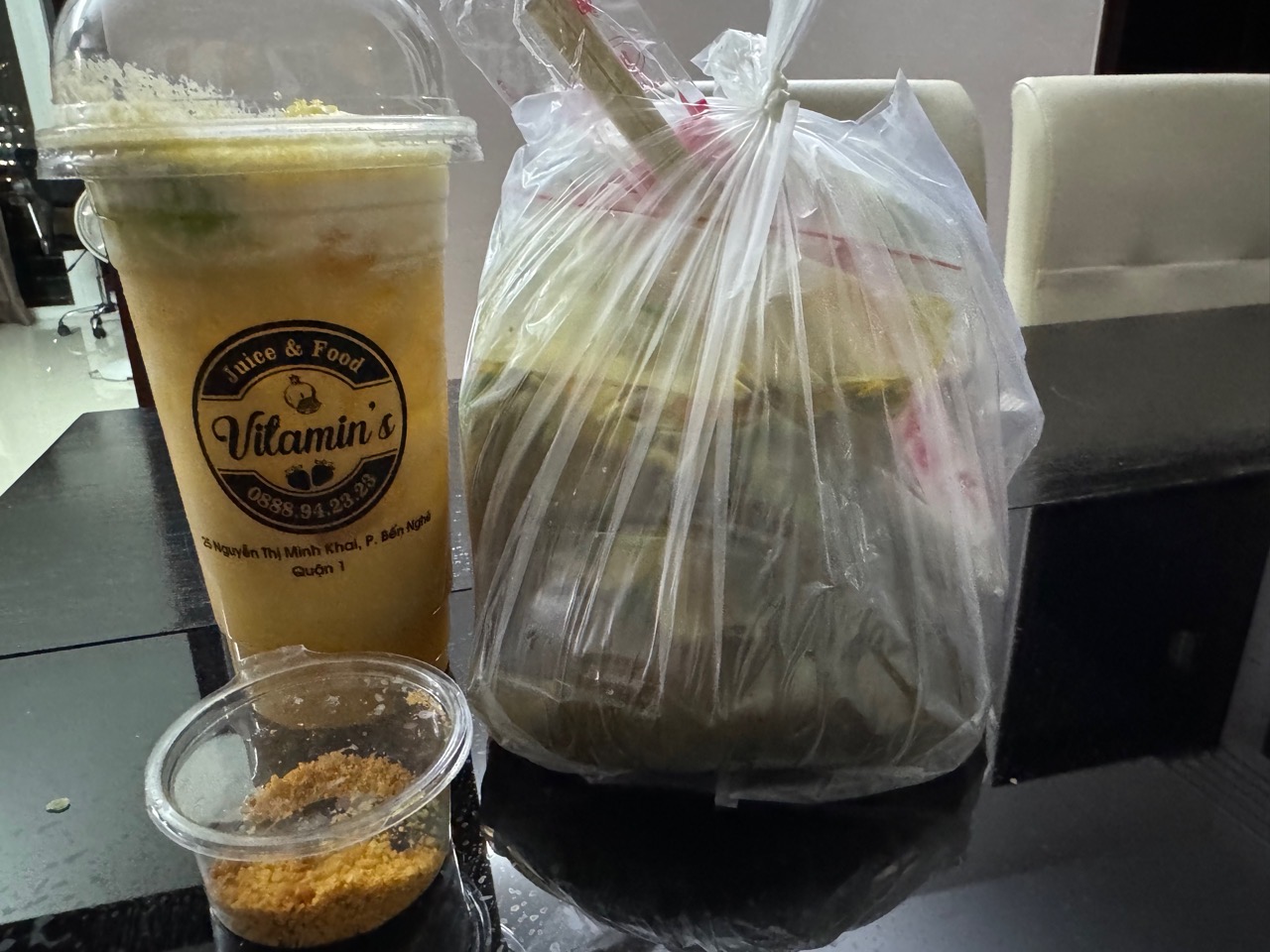 【Ho Chi Minh・Grab Food】もちもち Hu Tieu？しっかりスープのボリューム麺！ ~ Bun Ham Sa Thuc ...