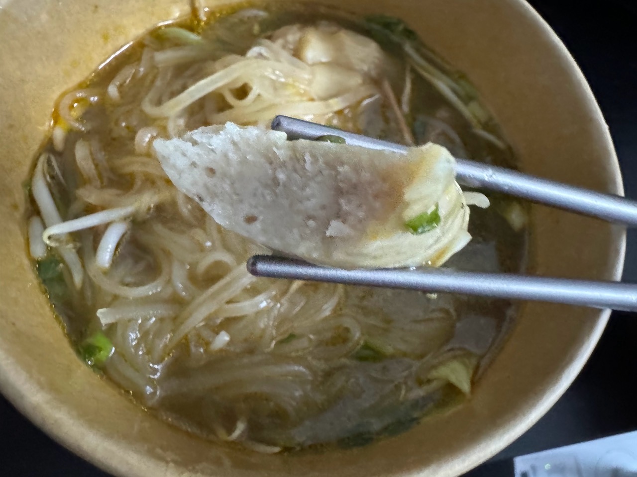 【Ho Chi Minh・Grab Food】もちもち Hu Tieu？しっかりスープのボリューム麺！ ~ Bun Ham Sa Thuc ...