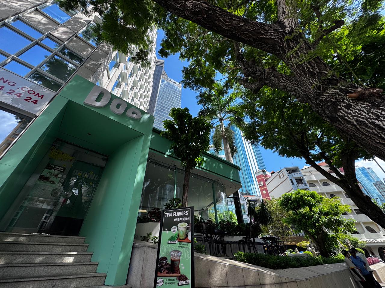 【Ho Chi Minh】街中のビルの狭間に緑のカフェ・食事もちょっと気になるぞ？ ~ Dooing Coffee Lab | フード ...