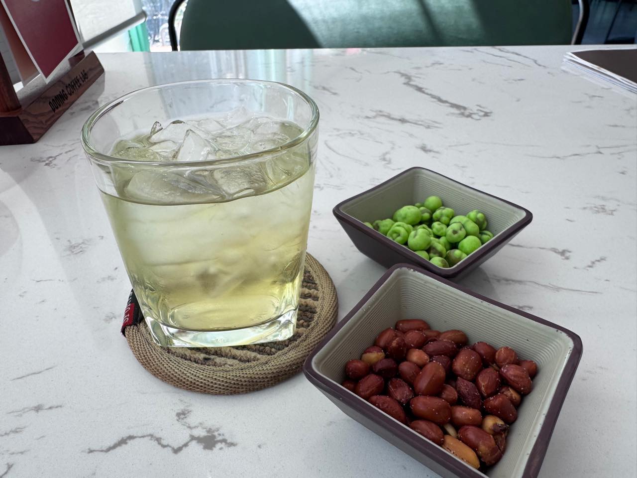 【Ho Chi Minh】街中のビルの狭間に緑のカフェ・食事もちょっと気になるぞ？ ~ Dooing Coffee Lab | フード ...