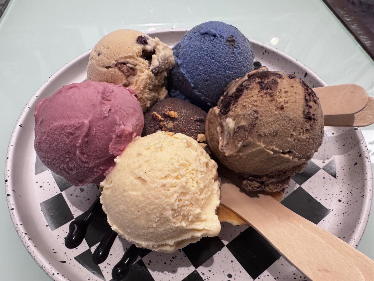 【Ho Chi Minh】これはとっても個性的！リキュール入りの大人のアイスがとってもお得！ ~ Scoopy Ice Cream | フード ...