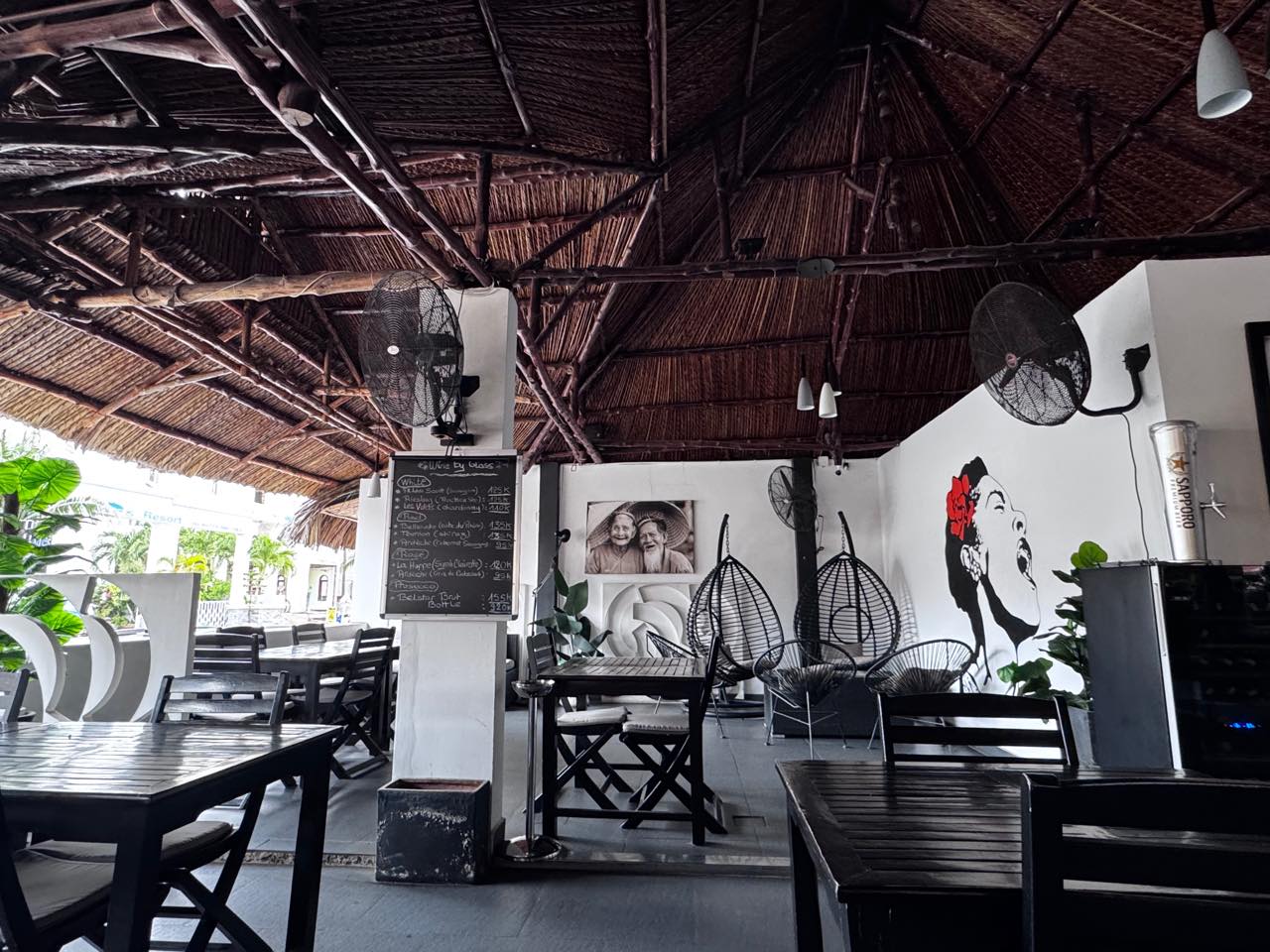 【Phan Thiet – Mui Ne】ムイネーでスイス料理？！鋭角に楽しむカジュアルダイニング！ ~ Modjo Bar ...